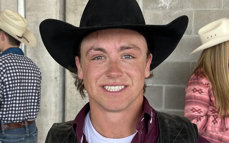 Bareback riders steal the show at CFD rodeo | | wyomingnews.com