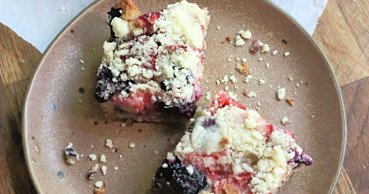 Gretchen's table: Summer berry bars with lemon glaze are easier than ...