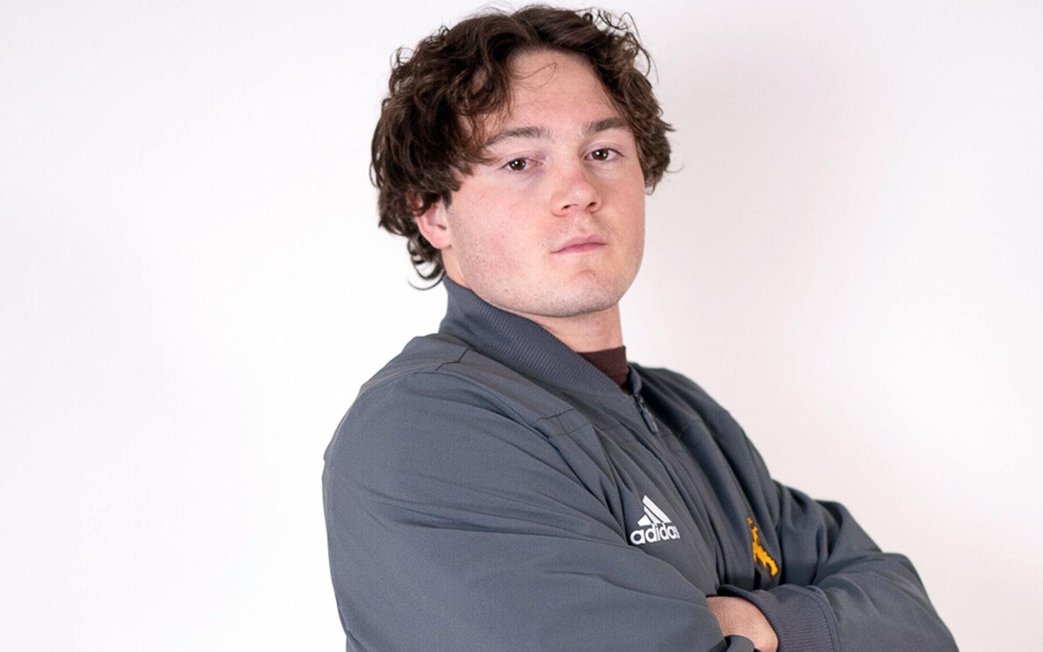 UW's Collin Davis sets USA Deaf Swimming record in 200-yard individual ...