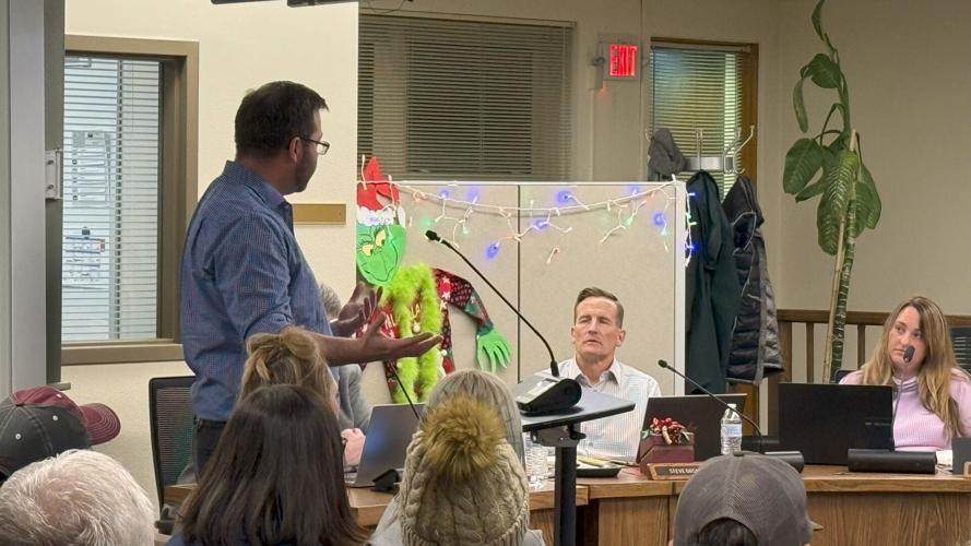 Emotions run high as ACSD1 votes to close UW Lab School | Industry News ...