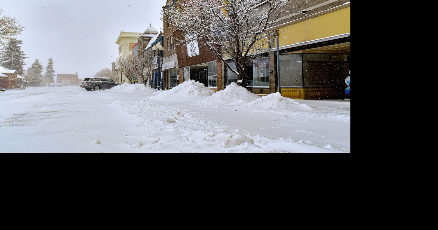Winter’s angry fit: Blizzard halts business, keeps locals at home ...