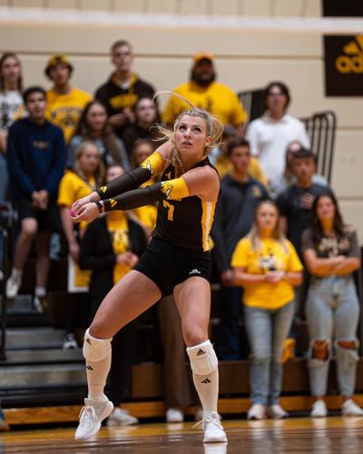 UW freshman libero Sierra Grizzle gaining confidence this fall ...