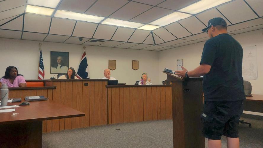 Led by the man who planted Nazi flags, calls for Evansville mayor to ...