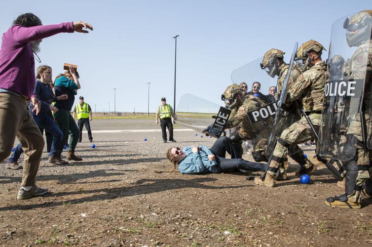 Vigilant Guard 23-3 mock riot exercise | Gallery | wyomingnews.com