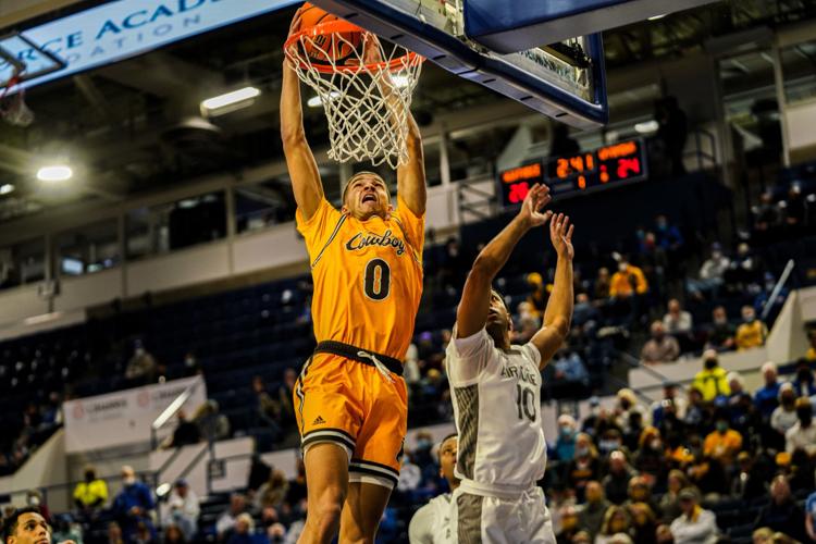 Maldonado’s buzzer-beater lifts UW past Air Force | Men’s Basketball ...