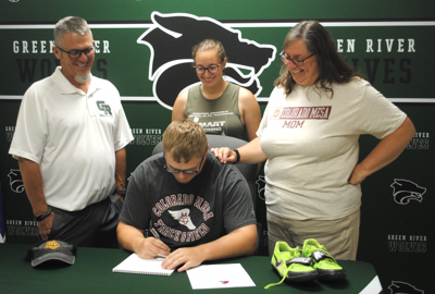 Go Mavericks! GRHS’ Dillon Davis signs NLI to throw at Colorado Mesa ...