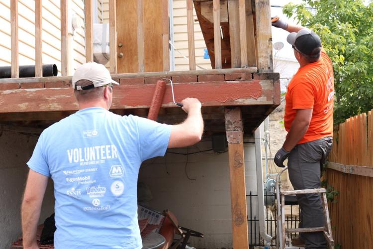 Helping Hands Day: Volunteers become heroes in Sweetwater County ...
