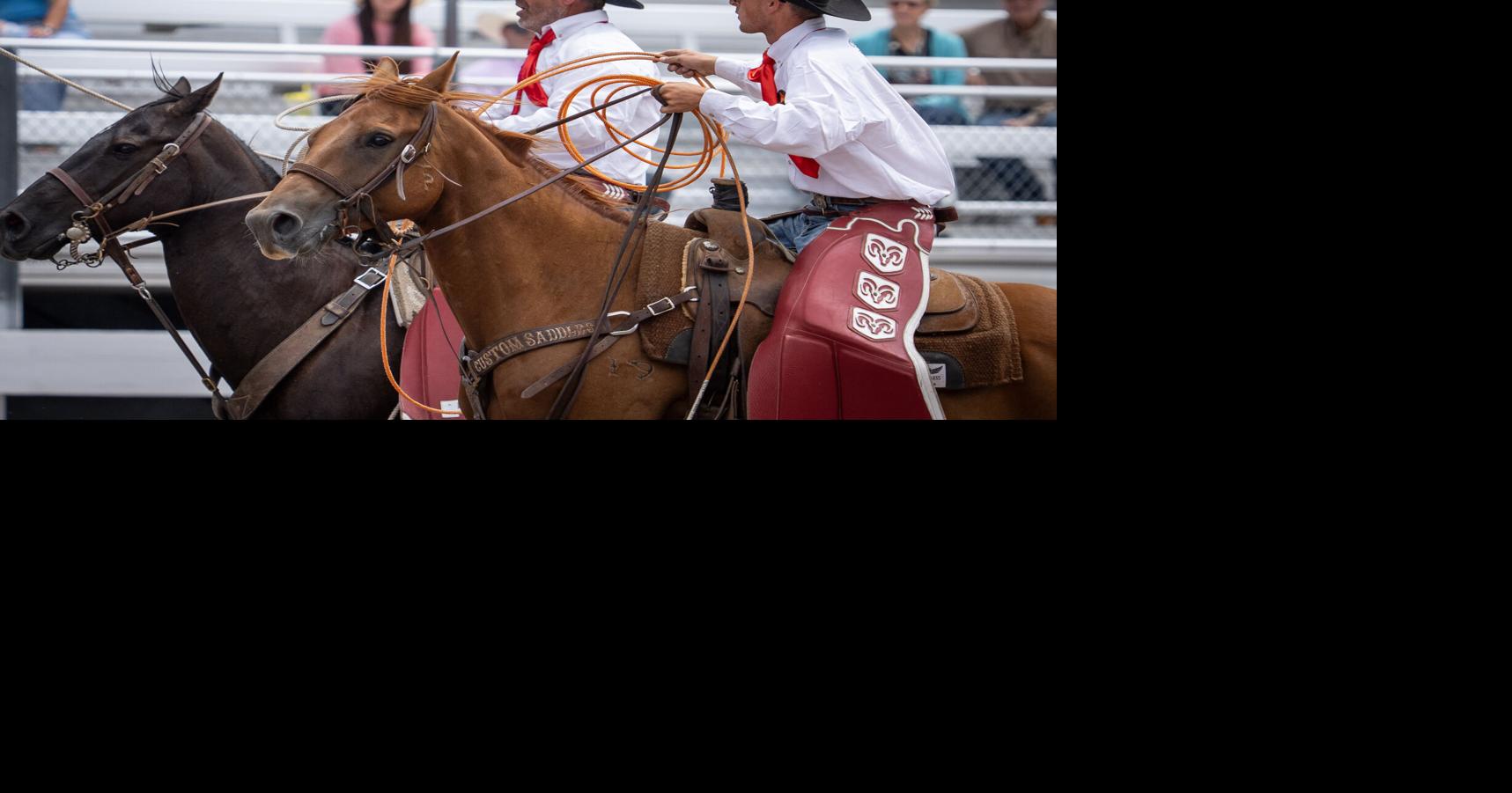 'We rely on those guys': Pickup men play a key role for bareback, saddle bronc riders | Cheyenne ...