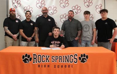 Rock Springs senior Kayleb Farris signs NLI to wrestle at Ellsworth ...