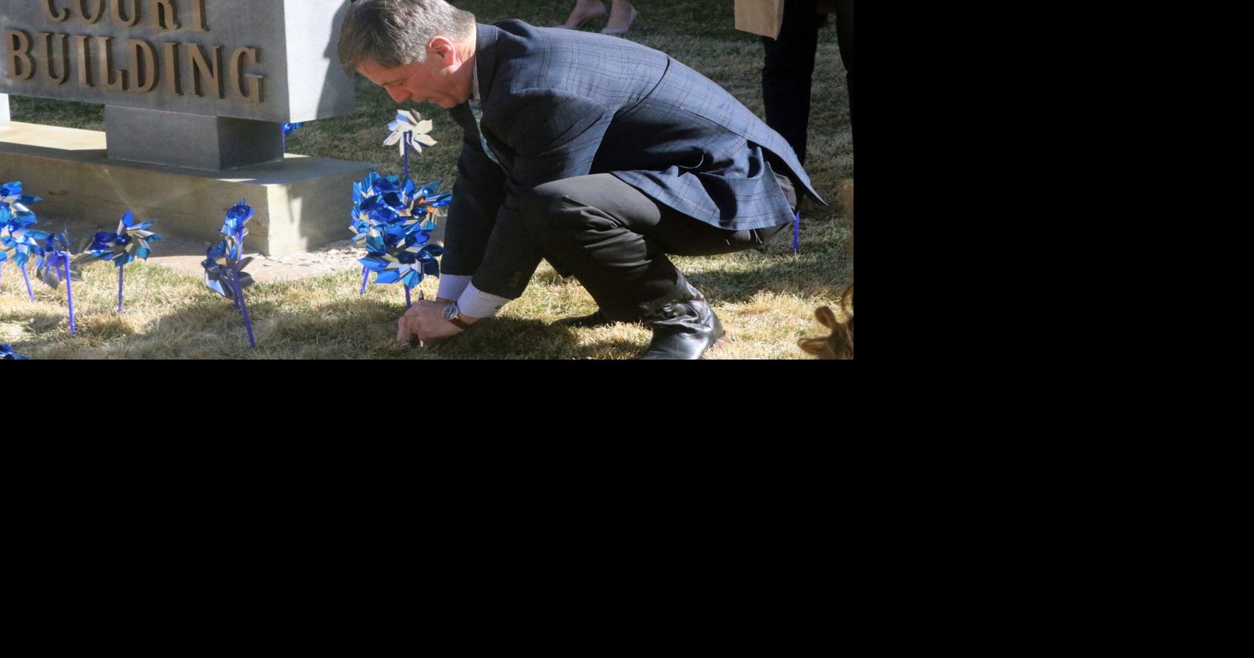 Gordon, Fox help draw attention to child abuse | Local News ...