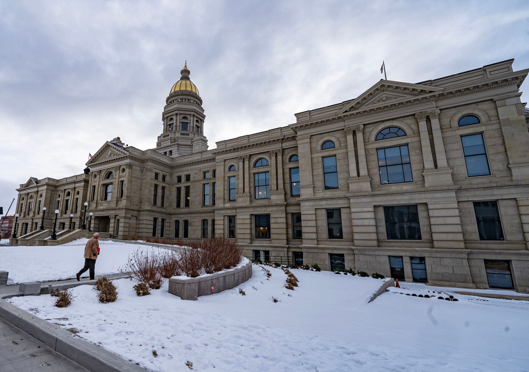 Bundle up! Bitter cold, light snow possible during Cheyenne holiday ...