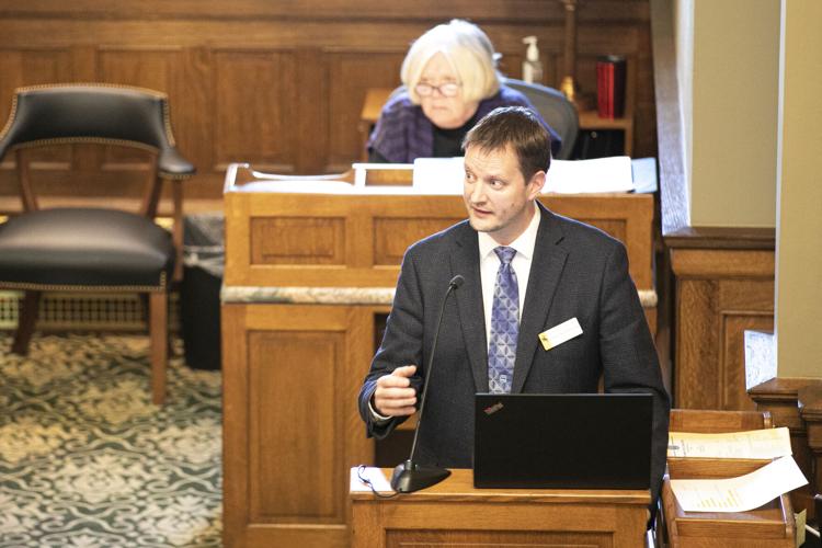 Crossover voting restrictions advance | Local News | wyomingnews.com