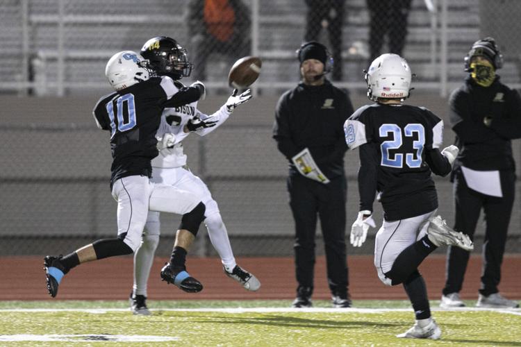 Cheyenne East v Cheyenne South football | Gallery | wyomingnews.com