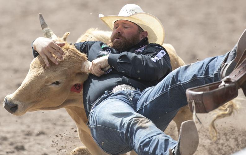 Blake Knowles, Tyler Waguespack split steer wrestling qualifying | Cfd ...