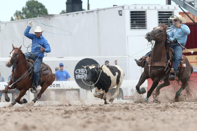Johnsons enjoy walking tightrope as brothers, roping partners ...