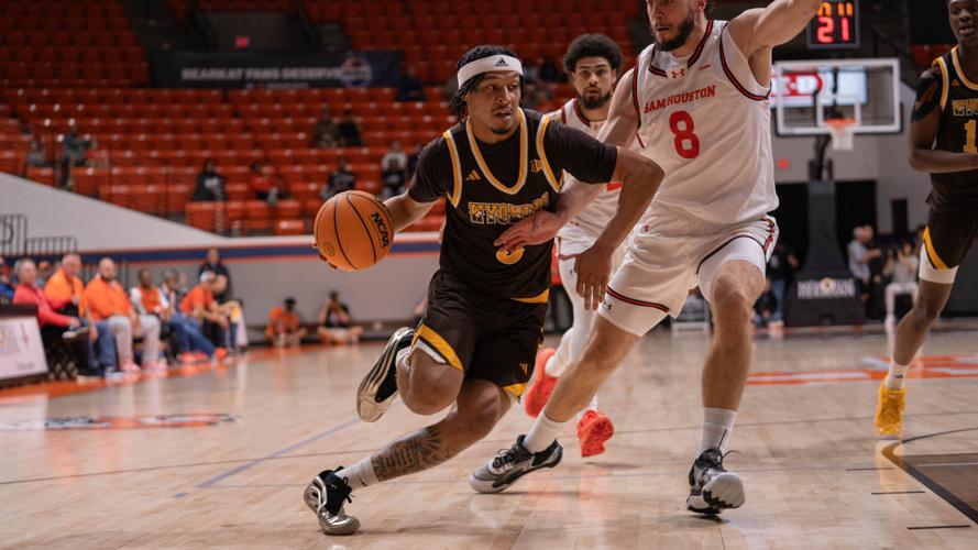 Free throws cost Cowboys hoops in first loss | University of Wyoming ...