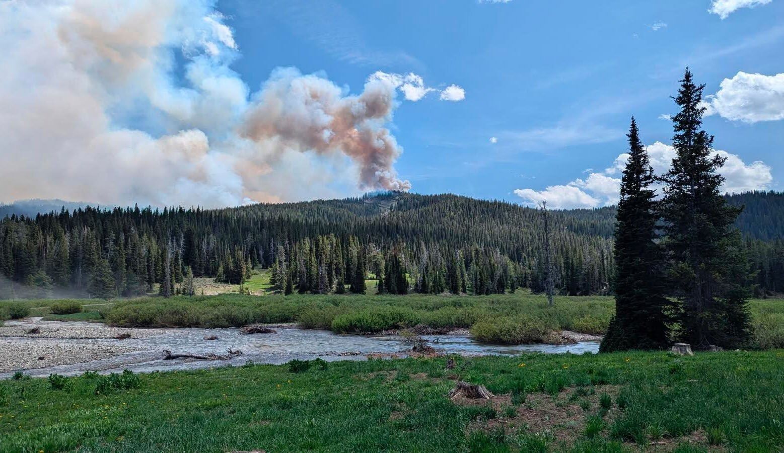 Lightning-caused Horse Fire grows to nearly 900 acres on Bridger-Teton ...