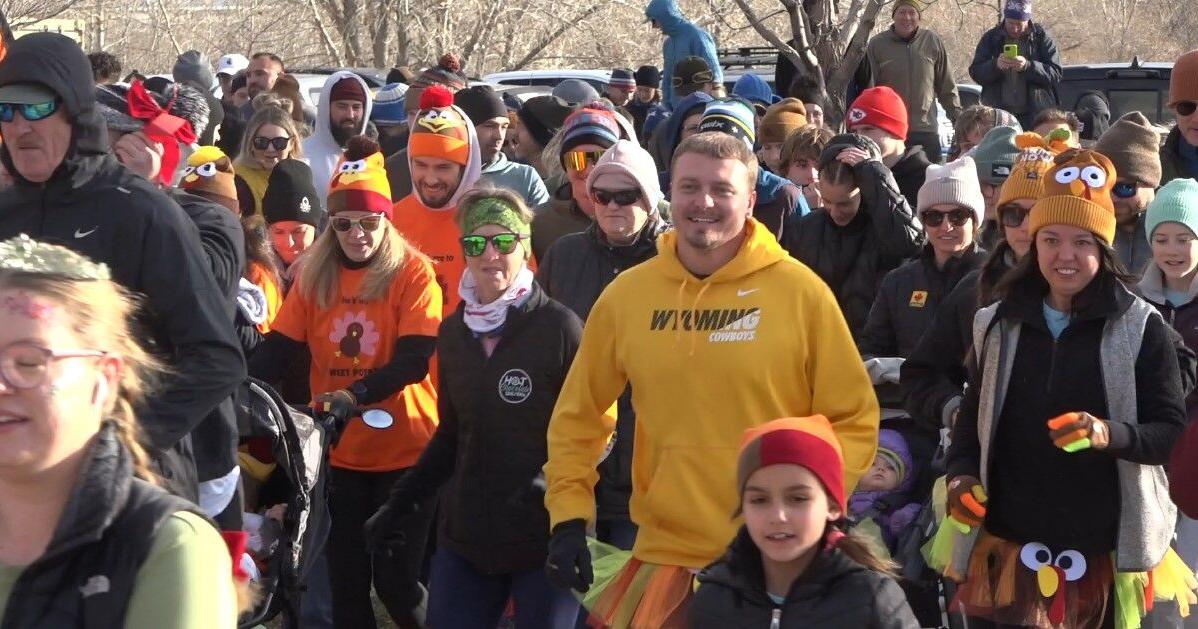 Hundreds gather for annual Casper Windy City Striders "turkey trot ...