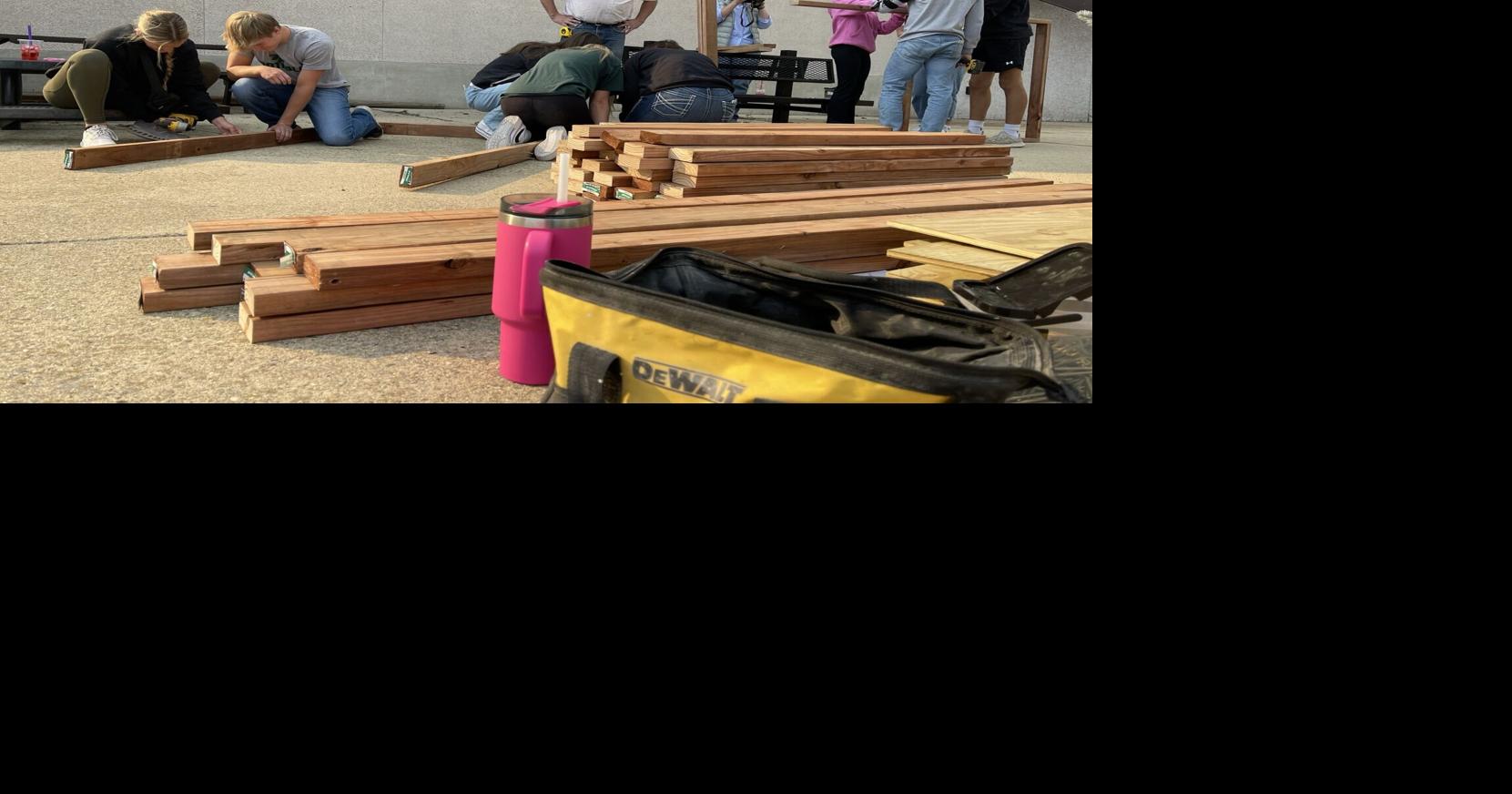 Northern Wyoming students help build fire information boards | KCWY ...