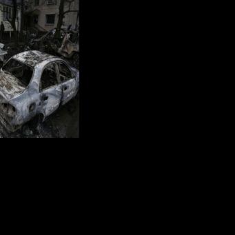 Russian strikes cut heat to Kyiv, mayor calls for temporary evacuation ...