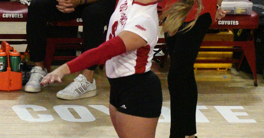 Volleyball: St. Thomas Sweeps USD | Sports | yankton.net