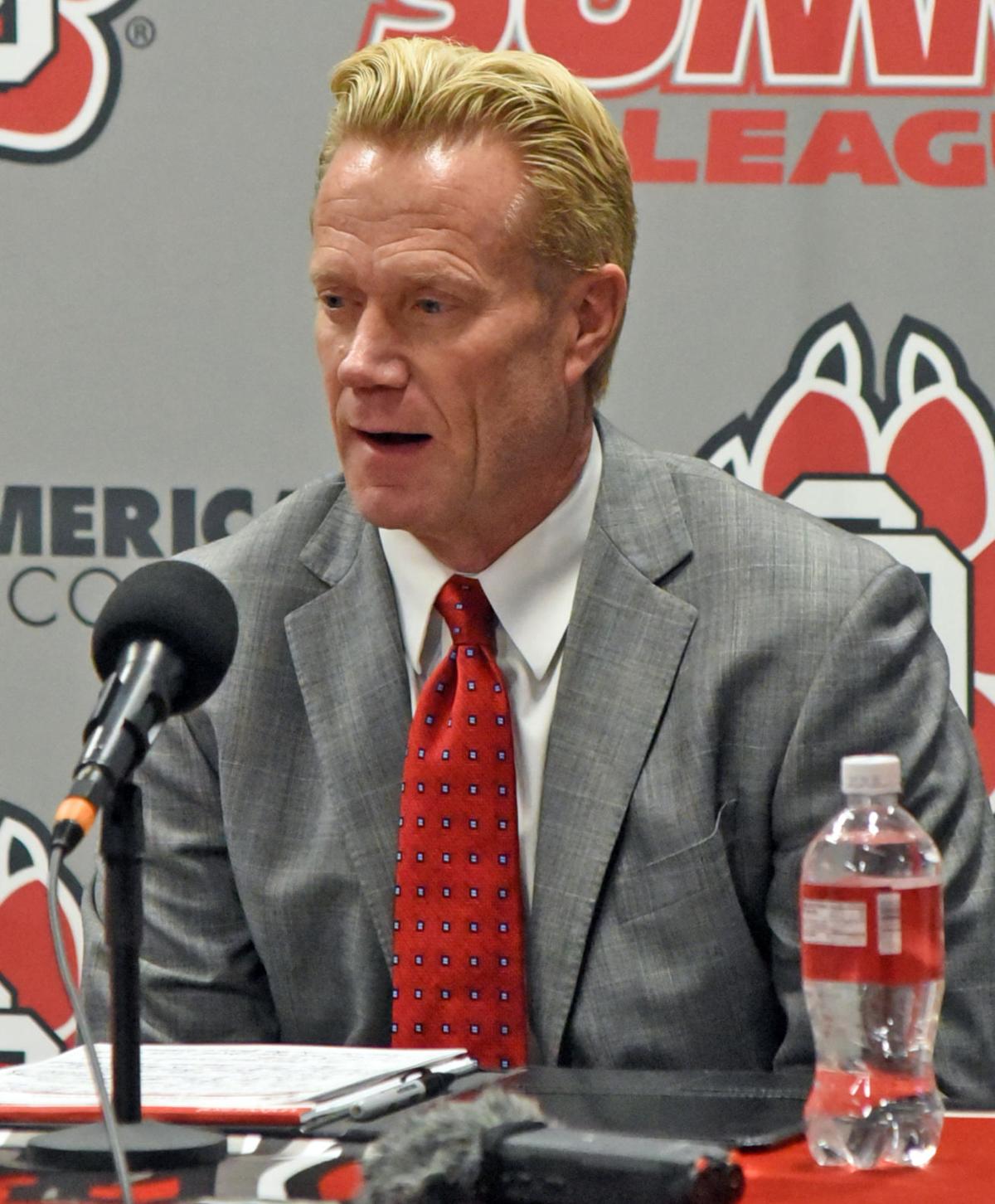 Hoeck: Todd Lee Has His Guys Believing At USD | Sports | yankton.net