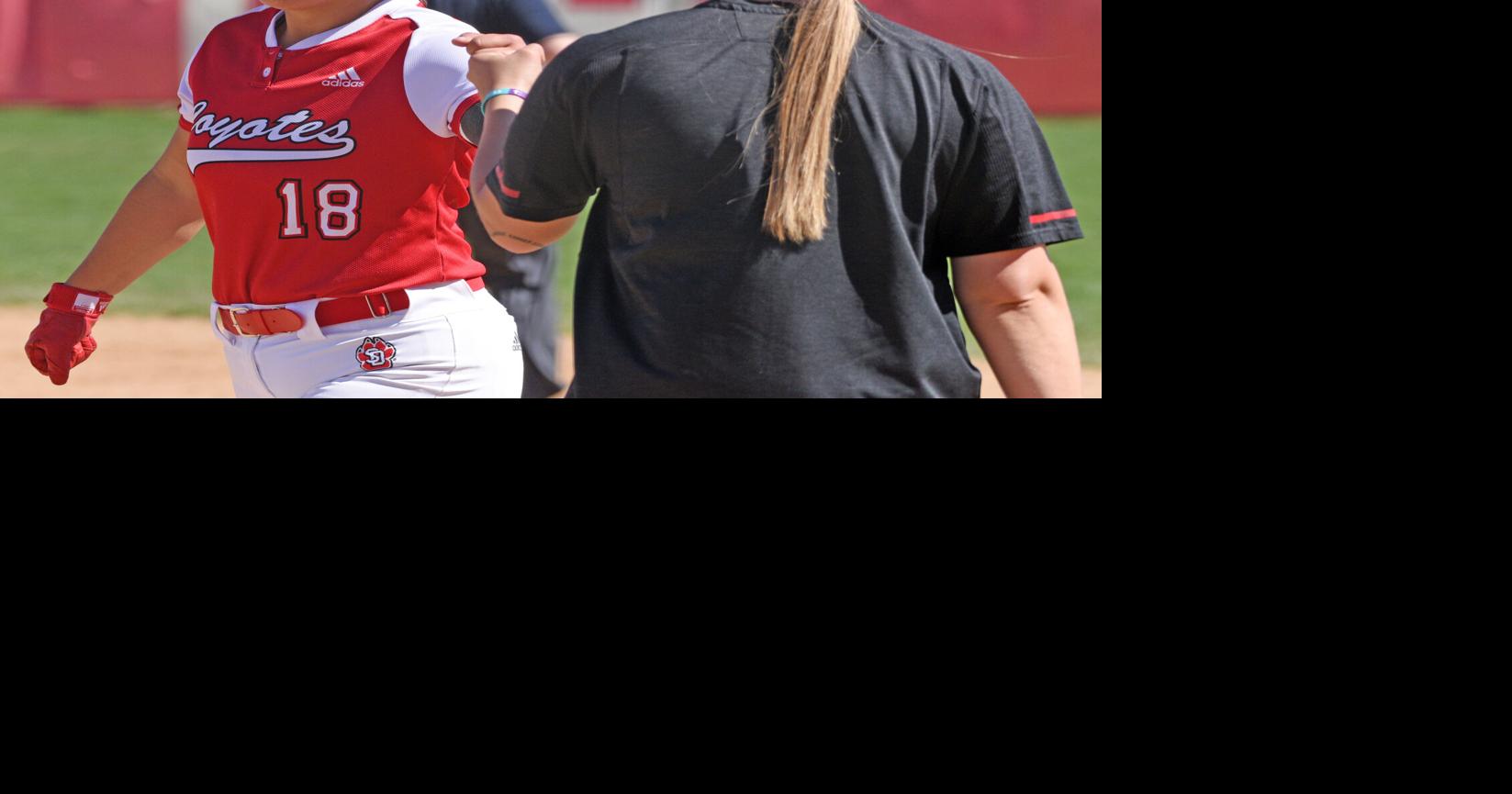 Softball: Big First Inning Pushes Coyotes Past Mavs | Sports | yankton.net