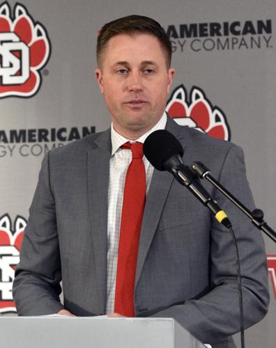 USD Men’s Coach Peterson Injured In Fall | Sports | yankton.net