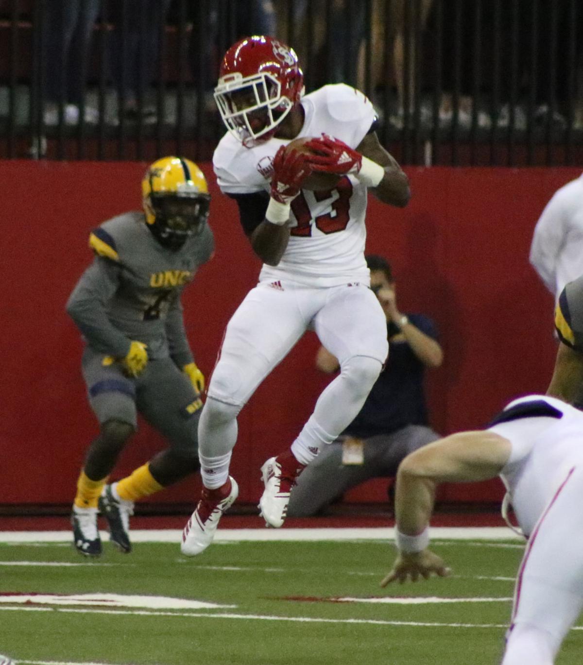 Simmons Shines For USD In Home-Opening Win | Sports | yankton.net