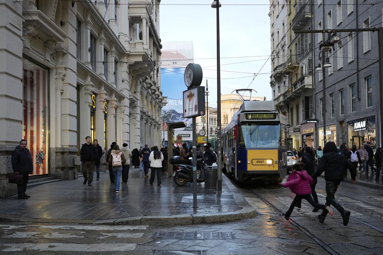 Photos of scenes of everyday life surrounding the Milan Cortina Winter ...