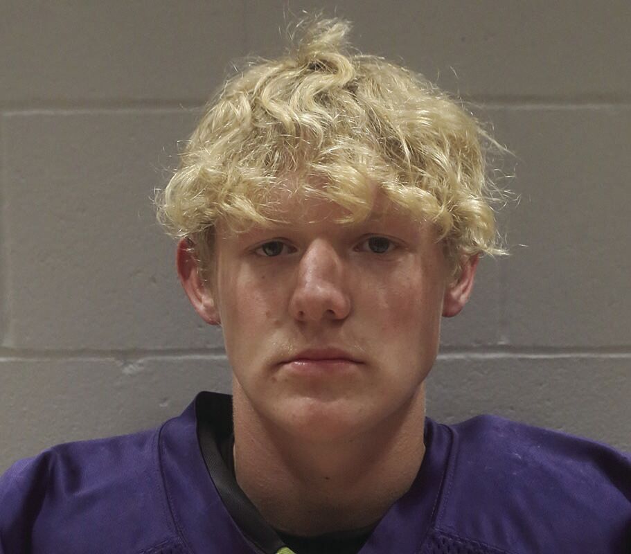 Hampton football soars past Lewiston