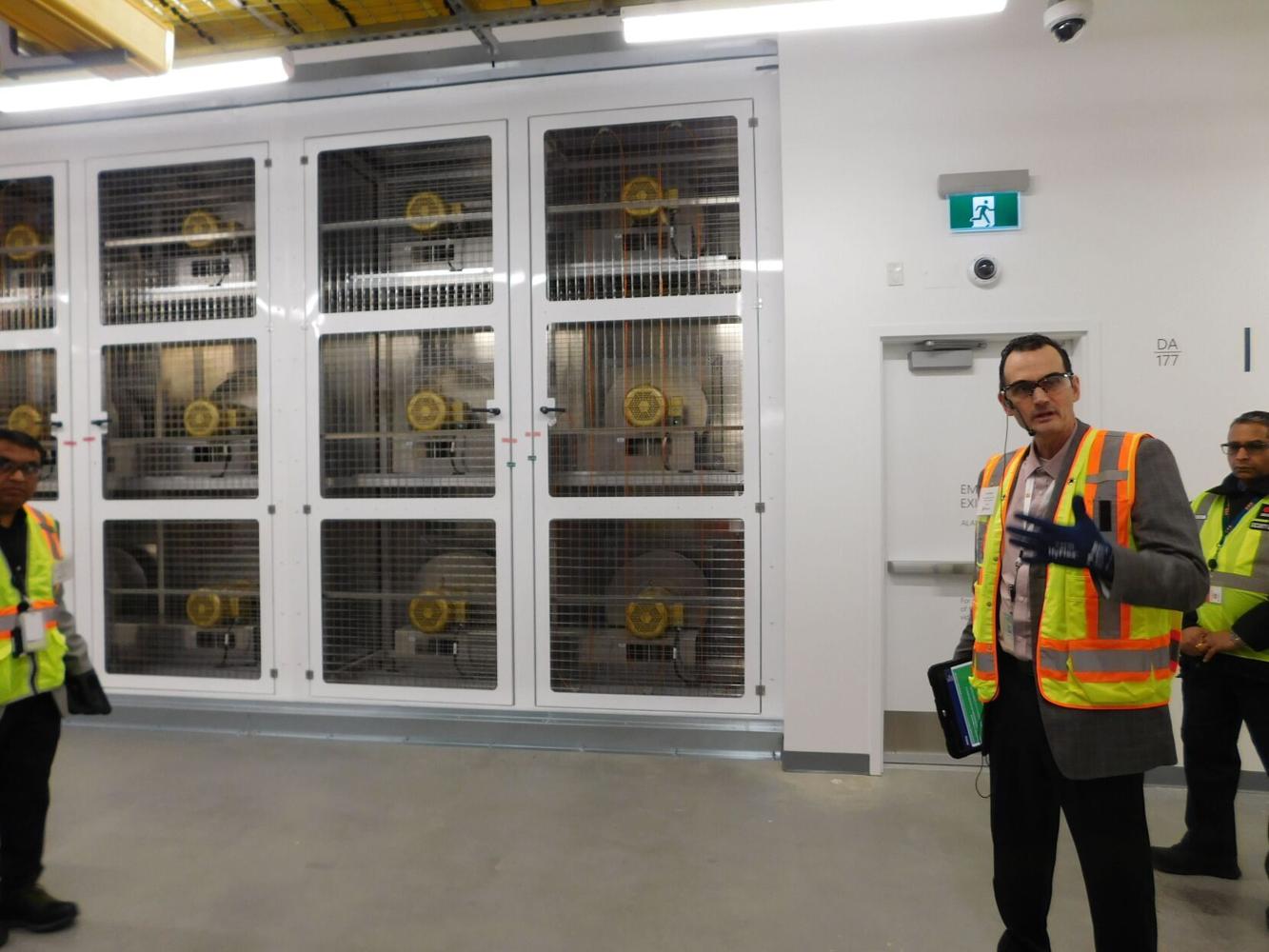 Microsoft unveils 1st look at near-ready Vaughan data centre