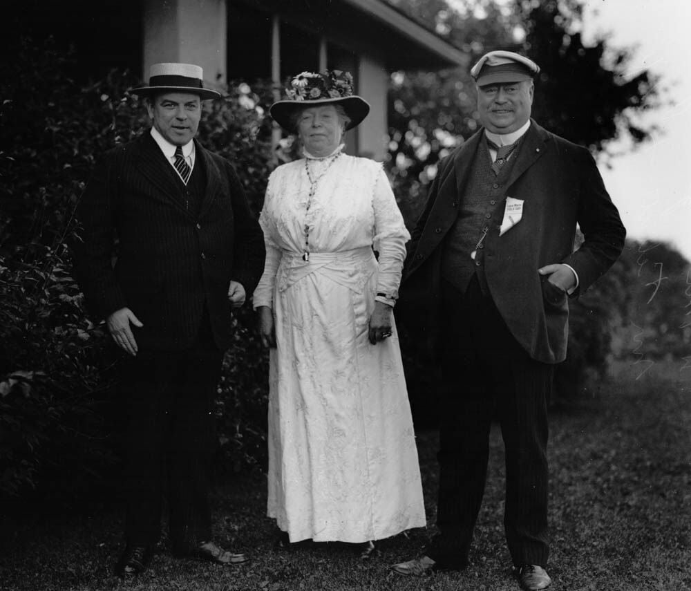 CLASSIC KING: Mackenzie King, Lady Pellatt, and Sir Henry Pellatt at Lake Marie, King City