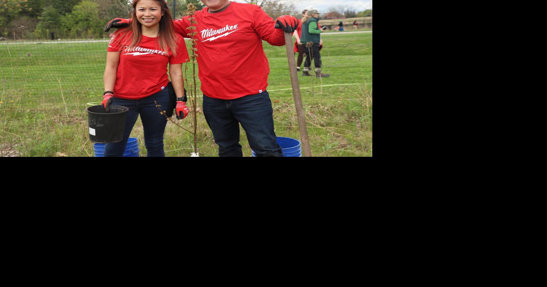 Milwaukee celebrates centennial by planting 100 trees