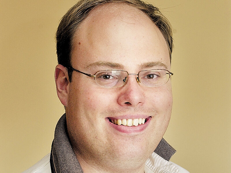 Analysis: Cells no good without towers