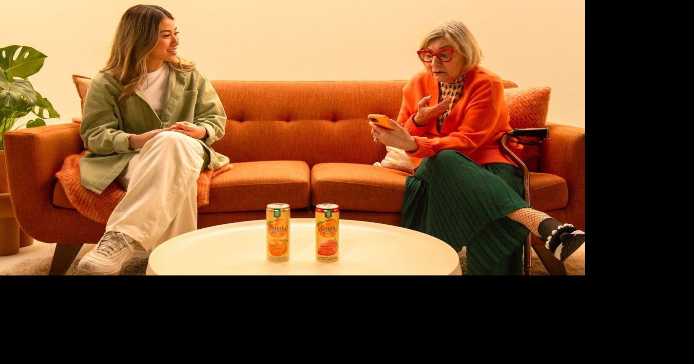 Markham influencer teaches seniors about emoji etiquette