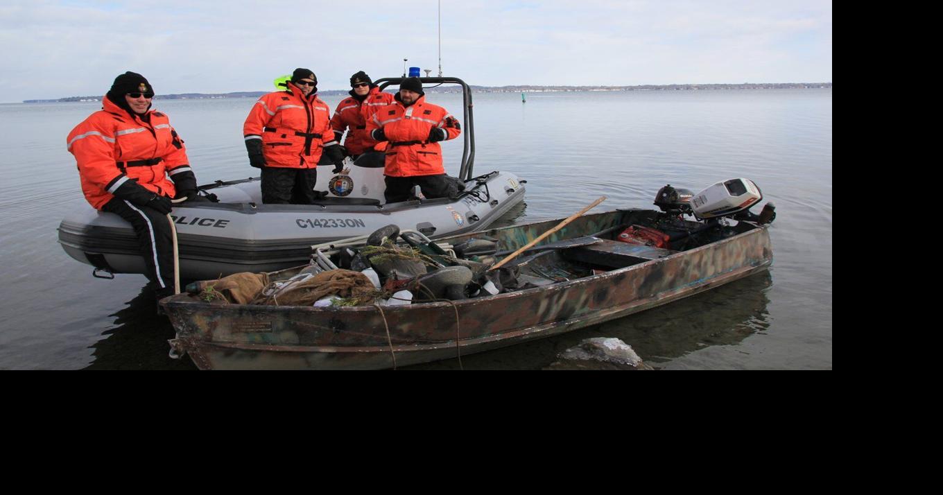 Boater on Lake Simcoe despite winter storm advisory calls police for help