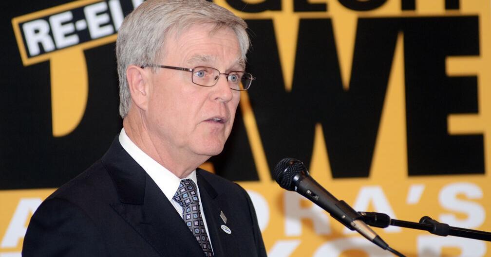 Aurora Mayor Geoff Dawe kicks off re-election campaign