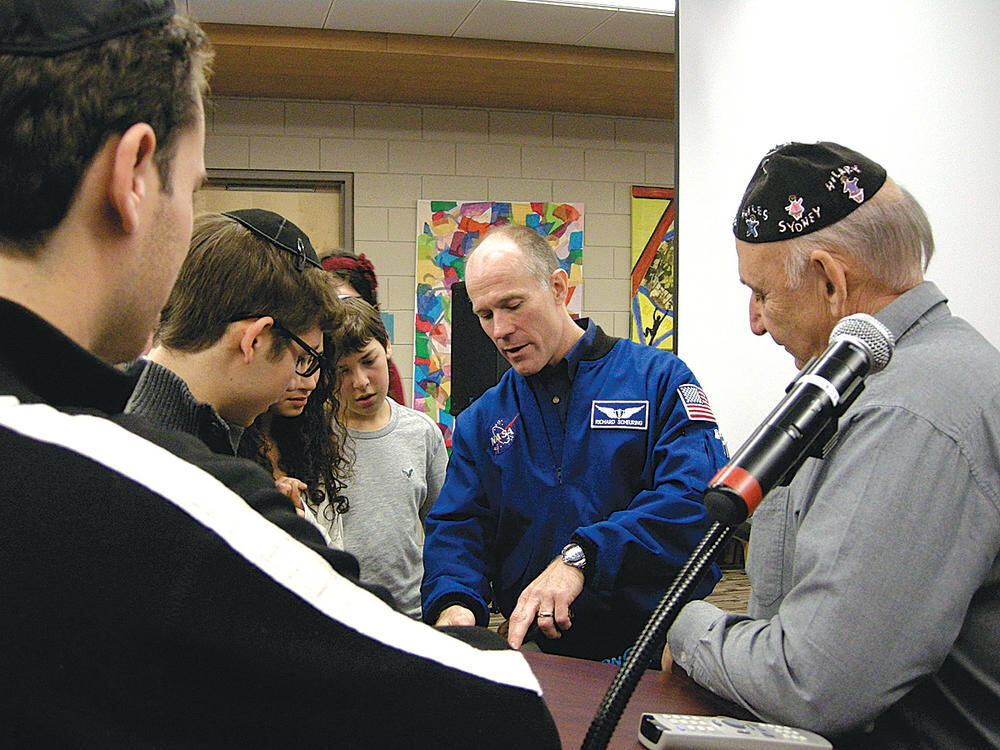 Science class out of this world for Thornhill students