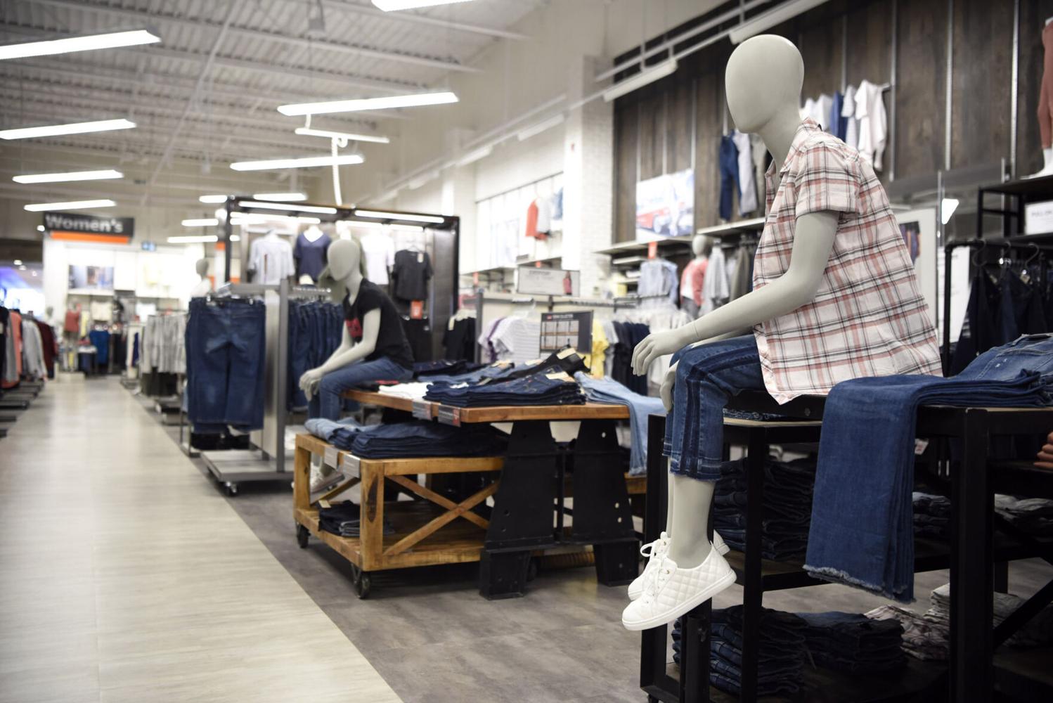 Mark's Work Wearhouse opens in Richmond Hill's Hillcrest Mall