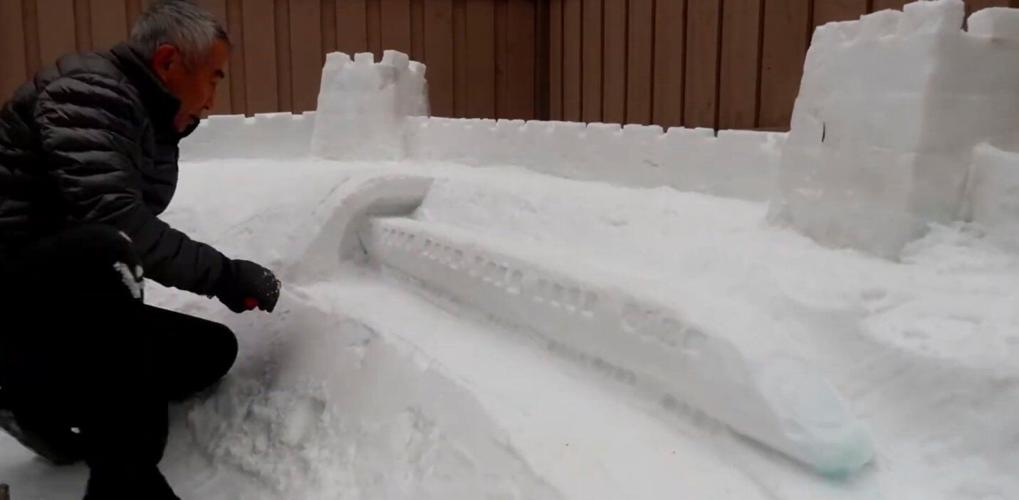 This Richmond Hill grandfather turns snow banks into art