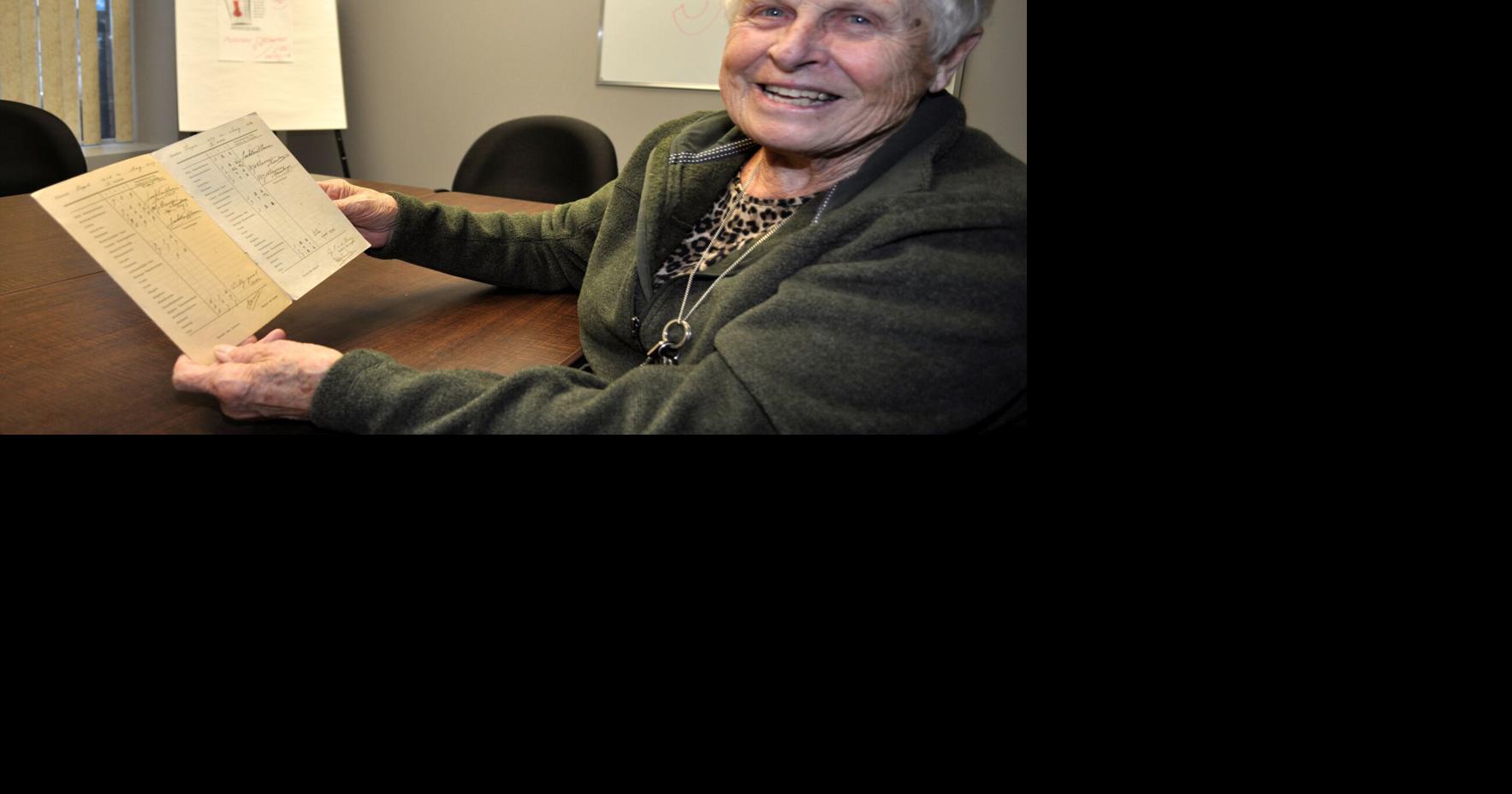 1940s Dutch school report card reunited with its owner at Bolton ReUstore