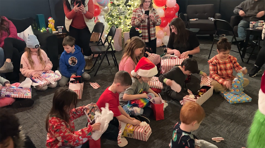 PHOTOS: Fairbanks’ 'Polar Express' Bus | | youralaskalink.com