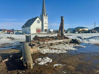 Veteran Musher Ramey Smyth Chosen to Build New Burled Arch in Nome ...