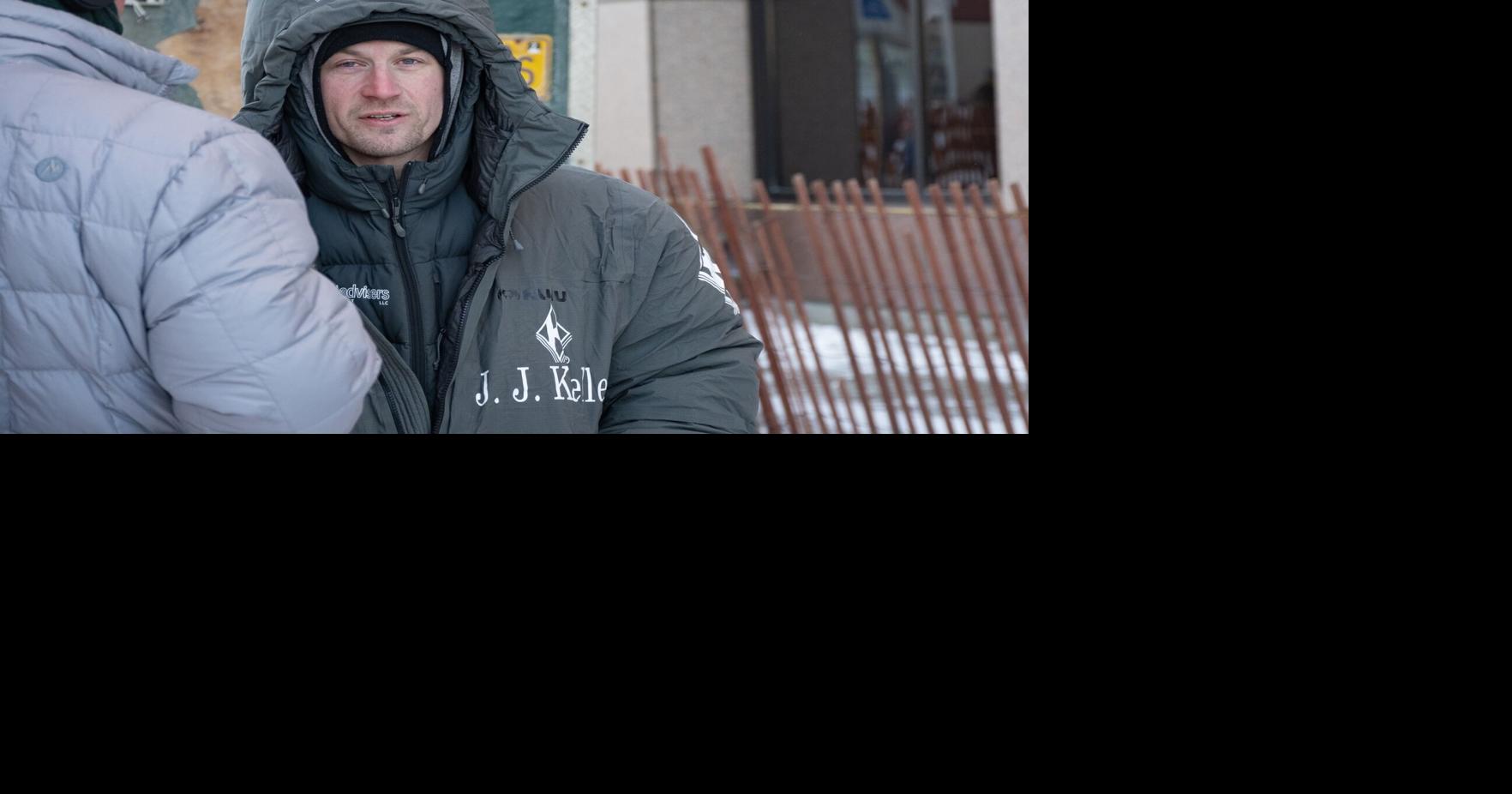 IDITAROD: Five Iditarod Champ Dallas Seavey dispatch a moose on the ...