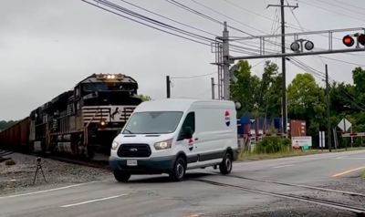 Train enthusiast captures dramatic near-miss at railroad crossing near ...