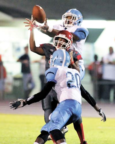 Comets roll over Tunstall 33-14 | Prep Sports | yourgv.com