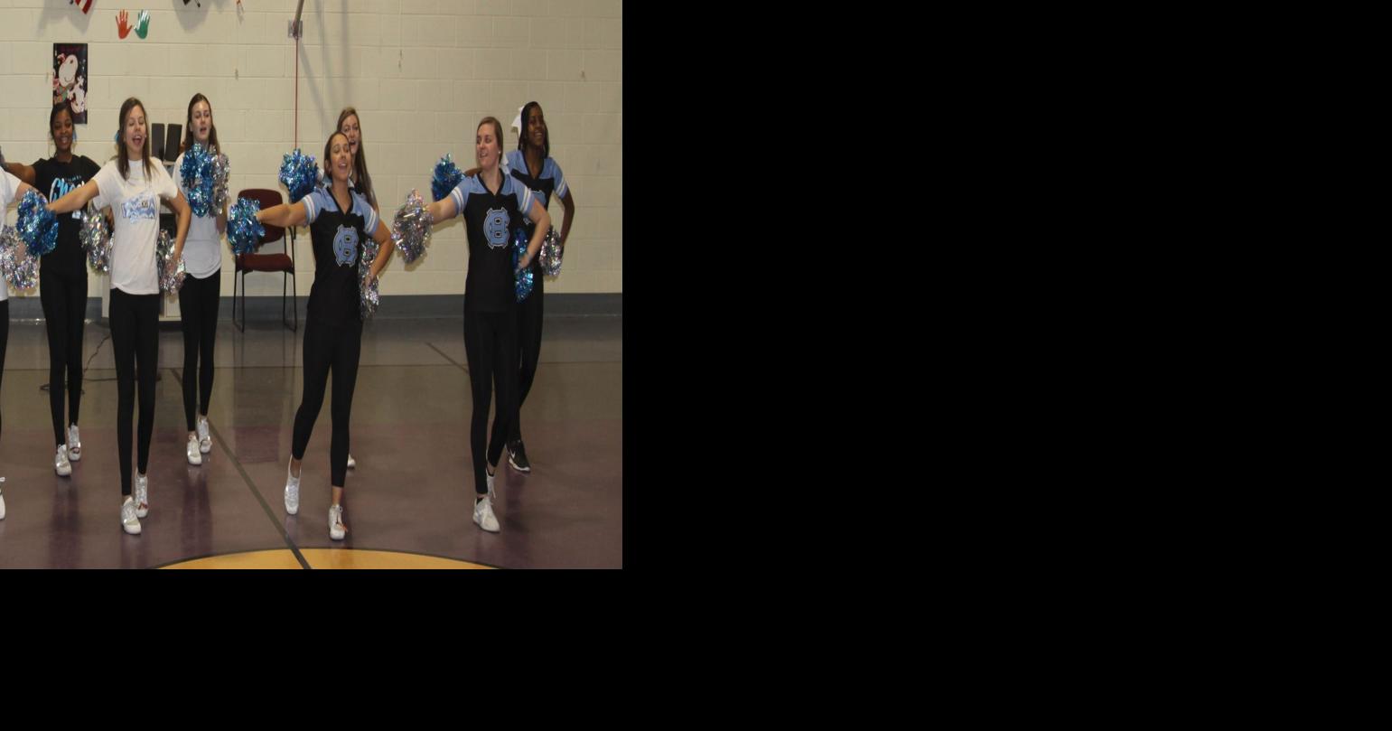 In surprise visit, Comets football players and cheerleaders help ...