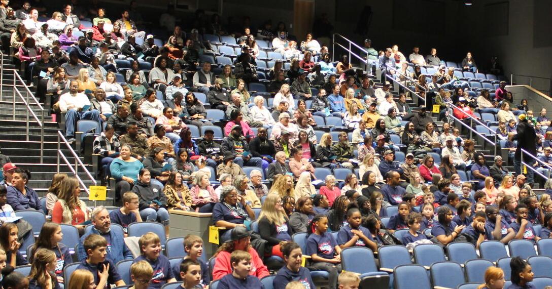 Halifax County fifth grade students attend D.A.R.E. graduation ceremony ...