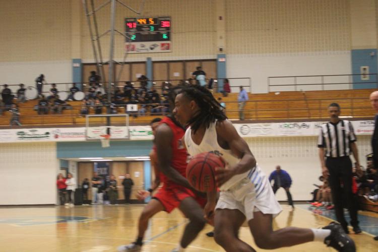 Hamlett turns in breakout performance, Halifax boys hold off scrappy ...